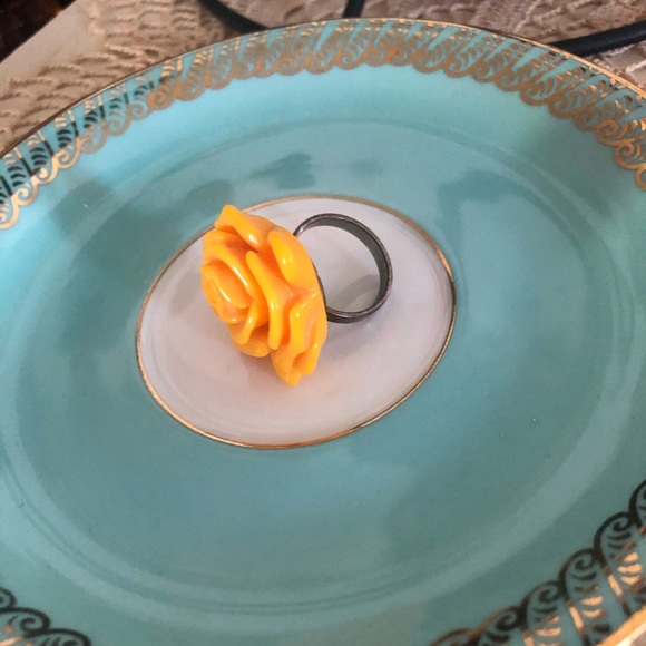 Vintage | Jewelry | Vintage Yellow Rose Lucite Ring | Poshmark